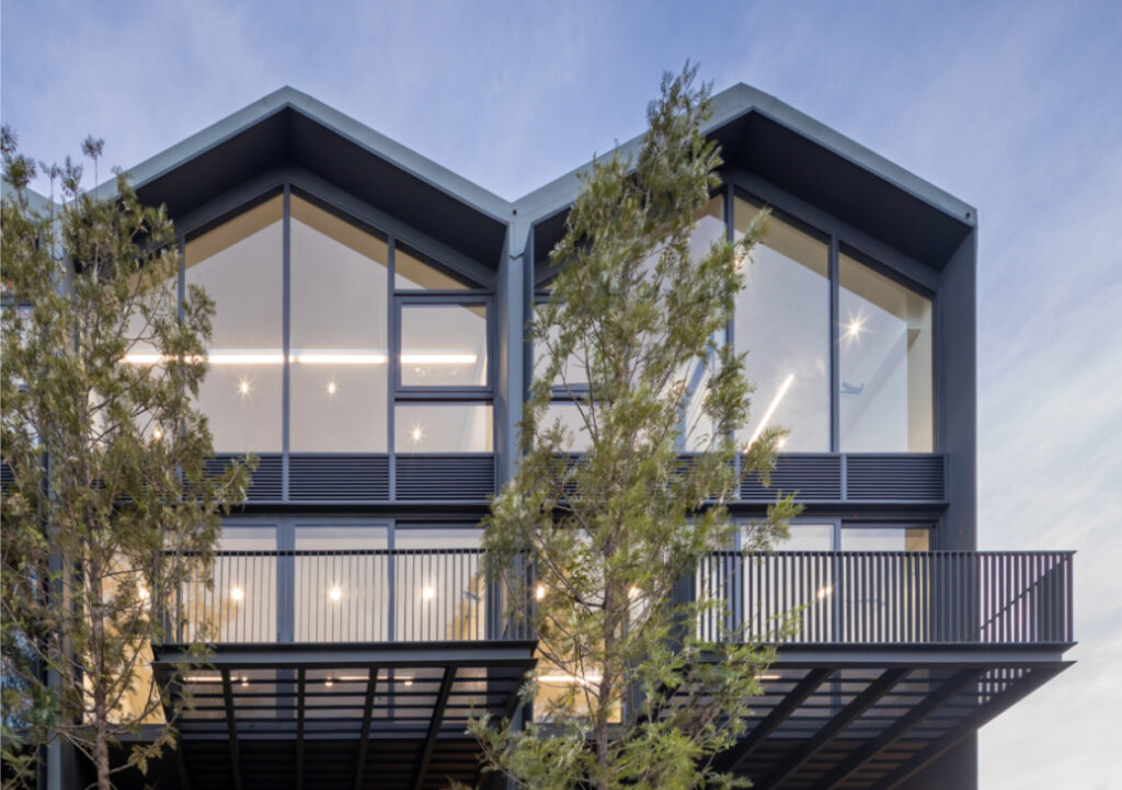 CORE UDOMSUK - Uni-living